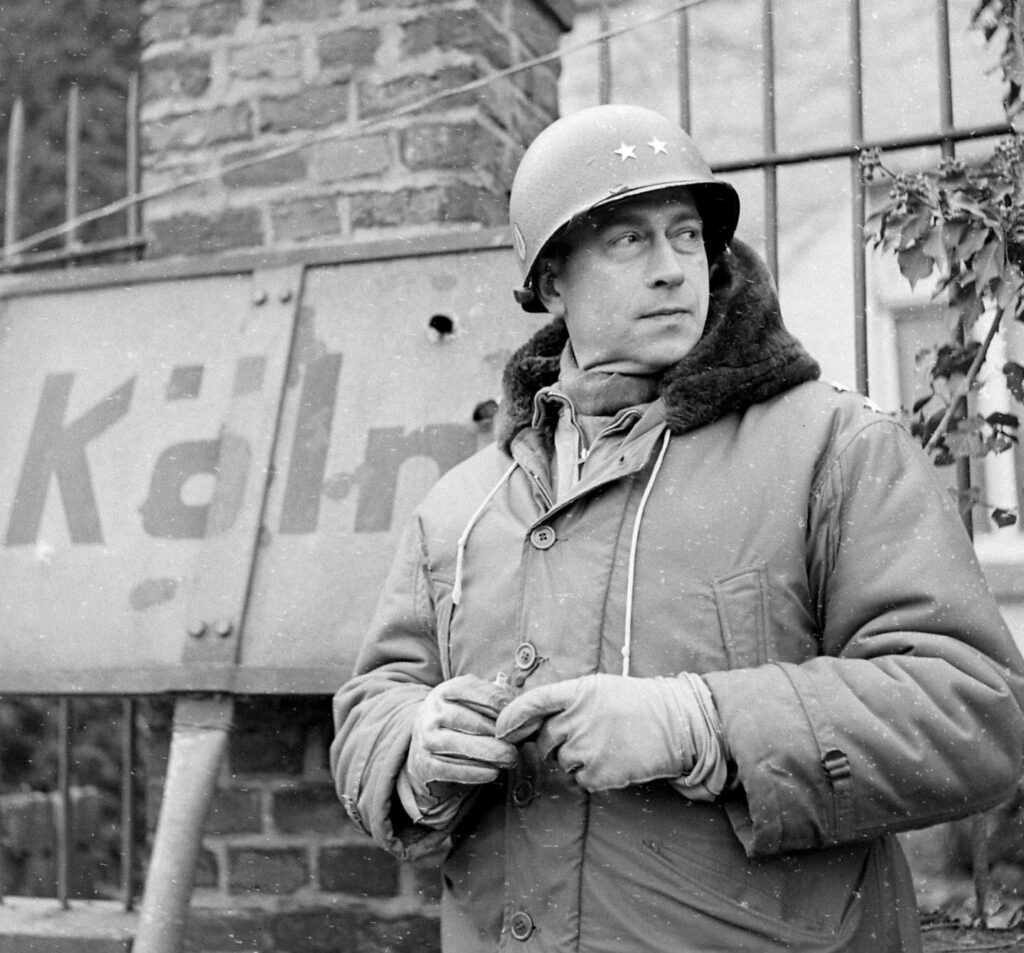 Général de division Américain Maurice Rose, tué au combat en Allemagne ...